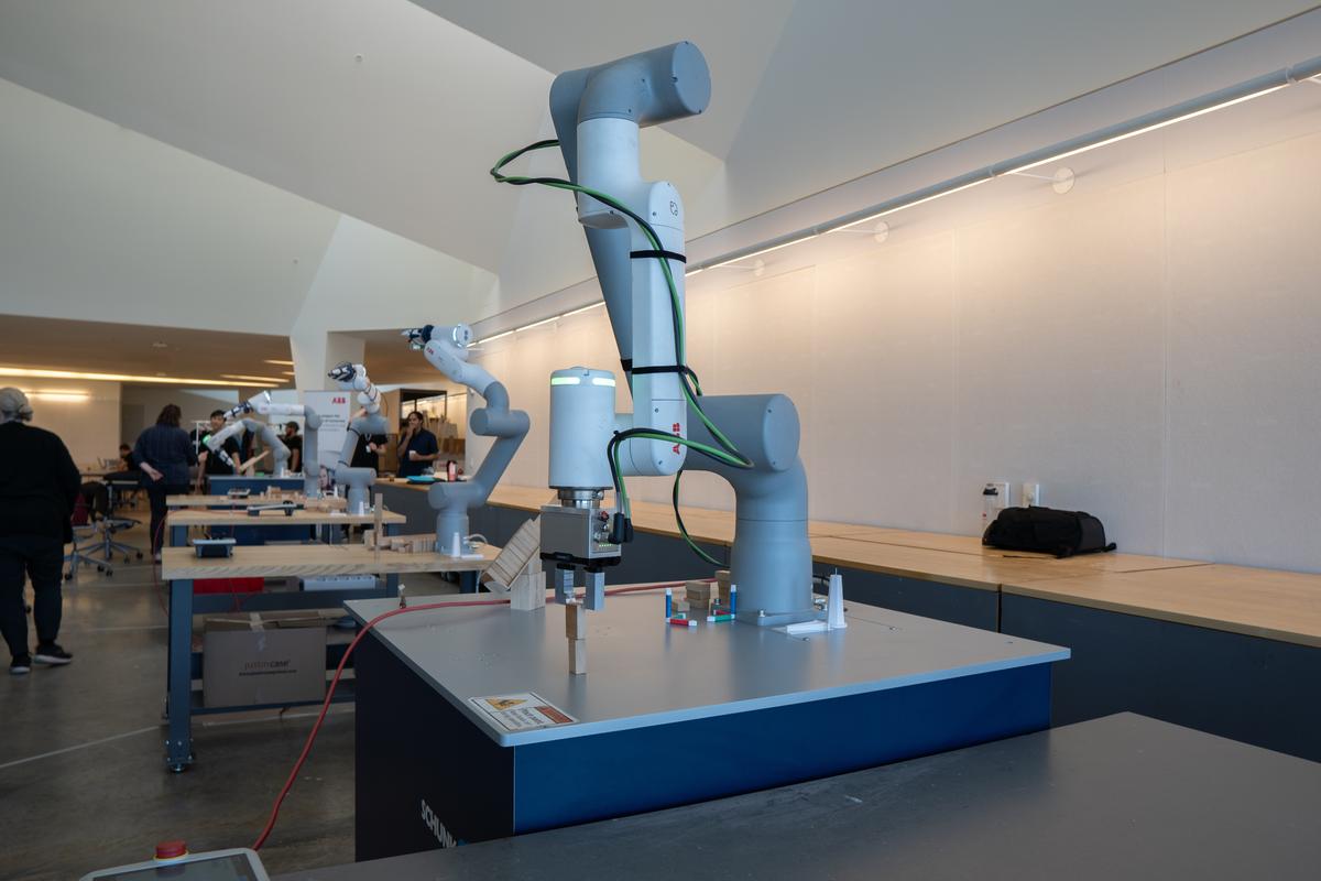 Collaboration Between Design And Automated Fabrication / ROB|ARCH 2024